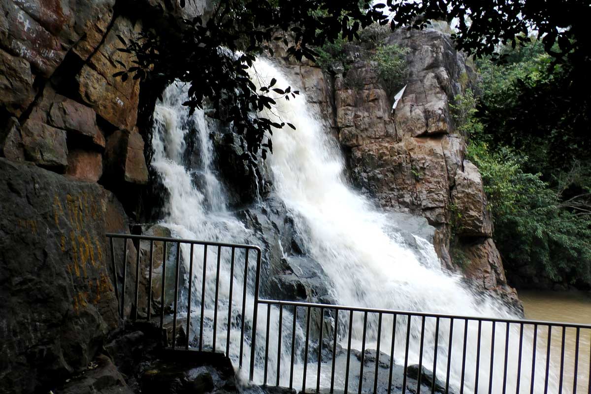 A Beautiful and enchanting waterfall in Keonjhar,Odisha | Sanaghagra
