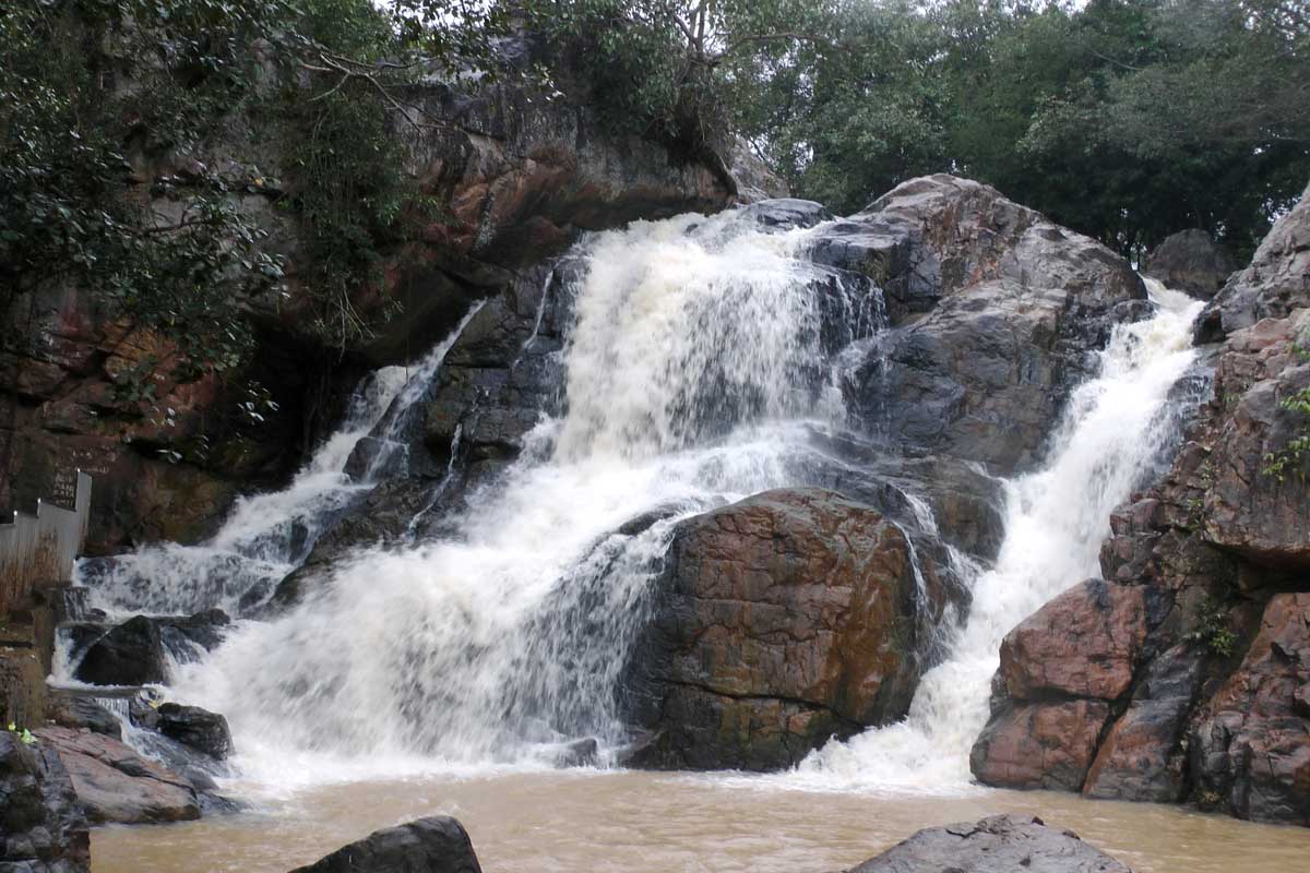 A Beautiful and enchanting waterfall in Keonjhar,Odisha | Sanaghagra